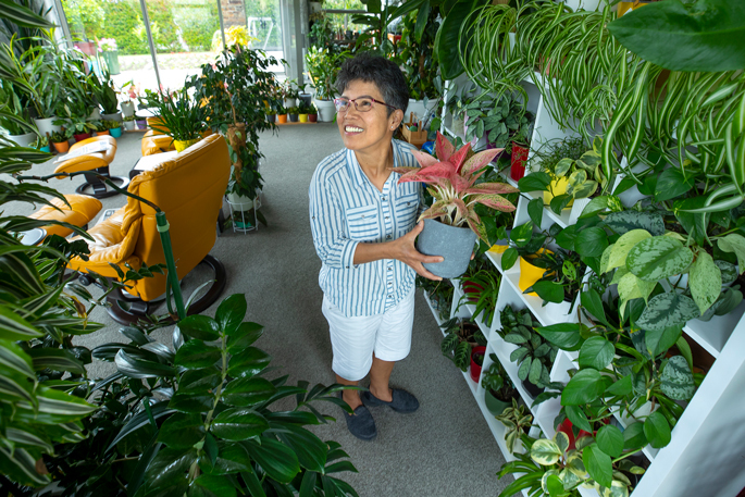 Plant lady loves her green villa - News & Articles • Arvida